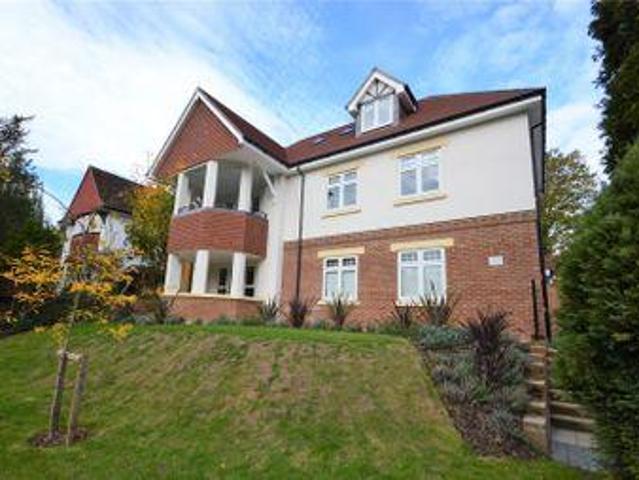 2 Bedrooms Flat for sale in Hawthorne Court, 62 Woodcote Valley Road, Purley CR8