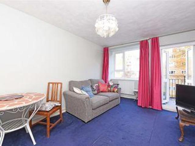 2 Bedrooms Flat for sale in Hayward Gardens, Putney, London SW15