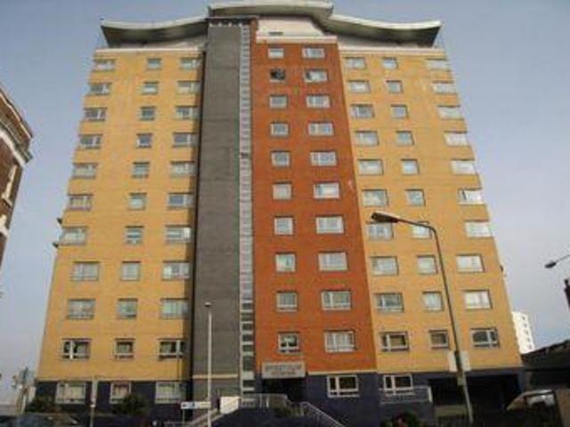 2 Bedrooms Flat for sale in Hainault Street, Ilford IG1