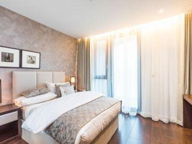 2 Bedrooms Flat for sale in Haines House, The Residence, Nine Elms SW8