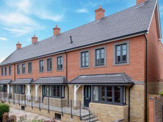 2 Bedrooms Flat for sale in Hale Leys, High Street, Aylesbury HP20
