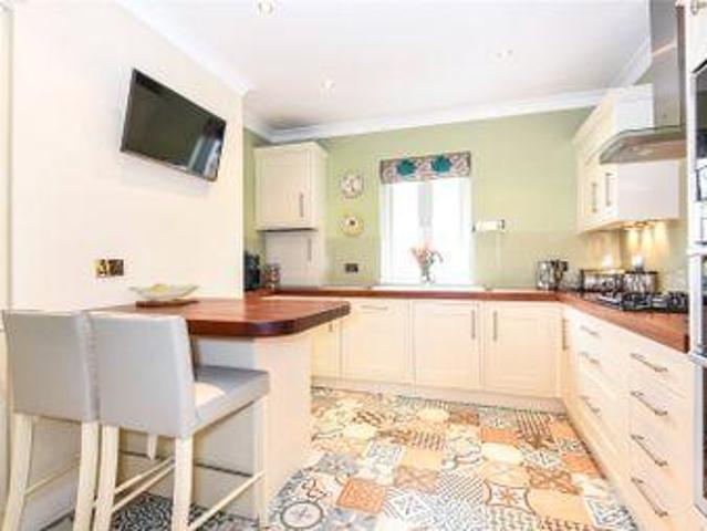 2 Bedrooms Flat for sale in Hallowell Road, Northwood, Middlesex HA6