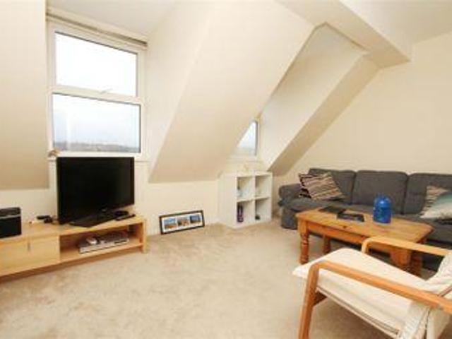 2 Bedrooms Flat for sale in Hallowell Road, Northwood HA6