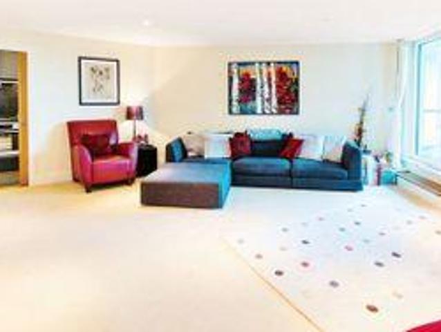 2 Bedrooms Flat for sale in Hamilton House, St George Wharf, Vauxhall SW8