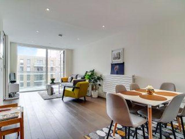 2 Bedrooms Flat for sale in Hammond Court, Queenshurst Square, Kingston Upon Thames KT2