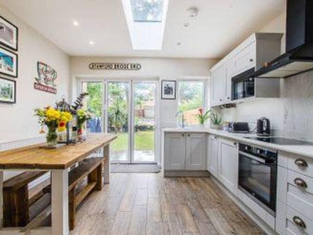 2 Bedrooms Flat for sale in Hammelton Road, Bromley BR1