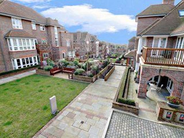 2 Bedrooms Flat for sale in Hammers Lane, London NW7