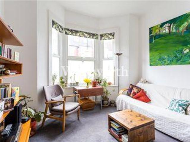 2 Bedrooms Flat for sale in Hampden Road, Harrin N8