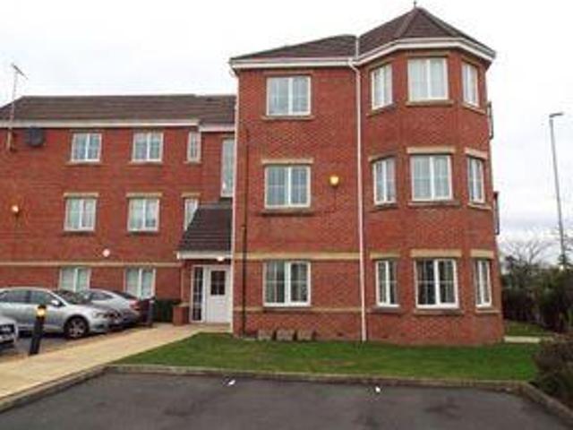 2 Bedrooms Flat for sale in Hampton Court, Wilmslow Road, Wilmslow, Cheshire SK9