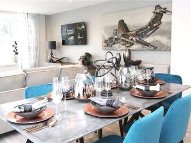 2 Bedrooms Flat for sale in Hampton Road, London TW11