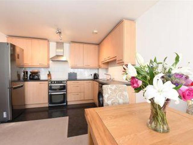 2 Bedrooms Flat for sale in Hannay House, Scott Avenue, London SW15