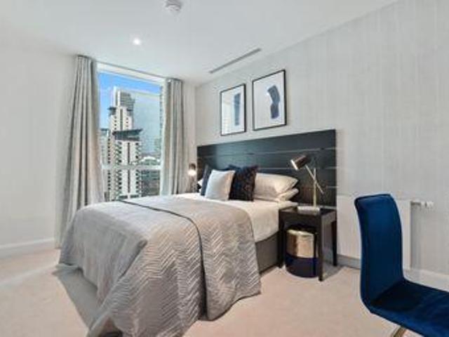 2 Bedrooms Flat for sale in Harbour Way, Docklands E14
