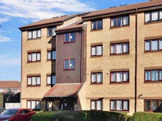 2 Bedrooms Flat for sale in Hardcastle Close, Croydon, Surrey CR0