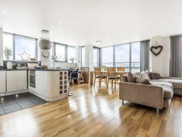 2 Bedrooms Flat for sale in Hardwicks Square, Wandsworth SW18