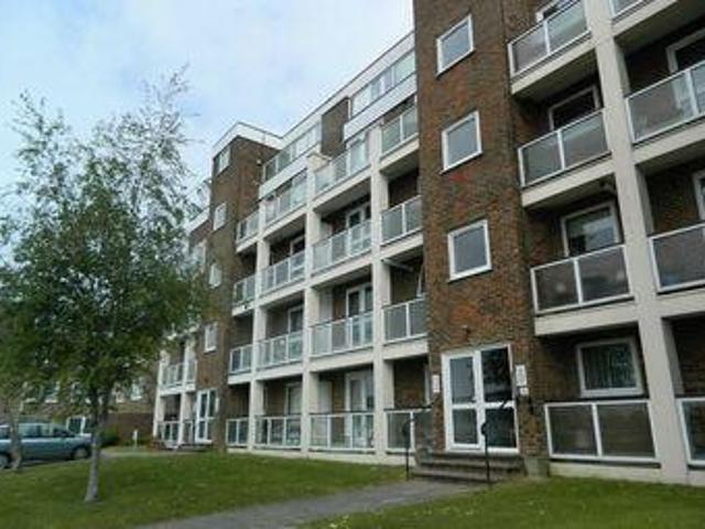 2 Bedrooms Flat for sale in Harewood Close, Bexhill On Sea, East Sussex TN39