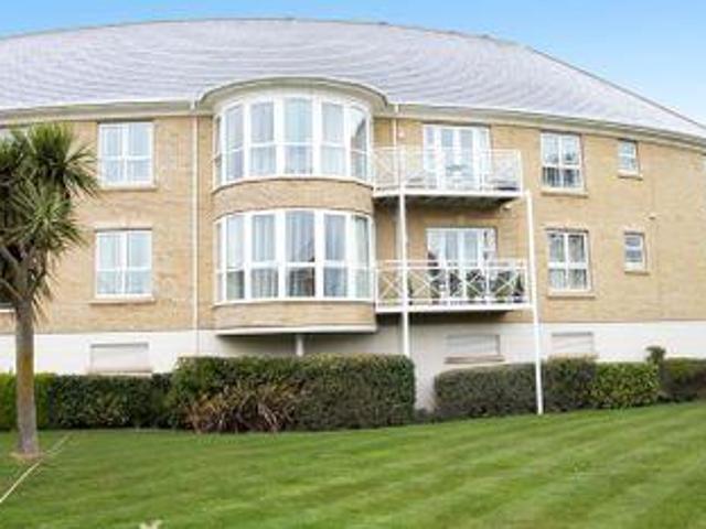 2 Bedrooms Flat for sale in Harsfold Close, Rustington, West Sussex BN16