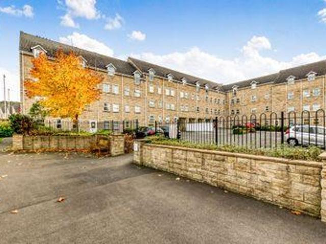 2 Bedrooms Flat for sale in Harrogate Road, Bradford BD10