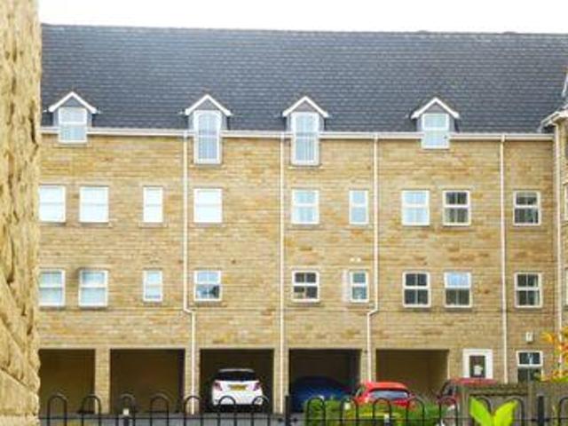 2 Bedrooms Flat for sale in Harrogate Road, Bradford BD10