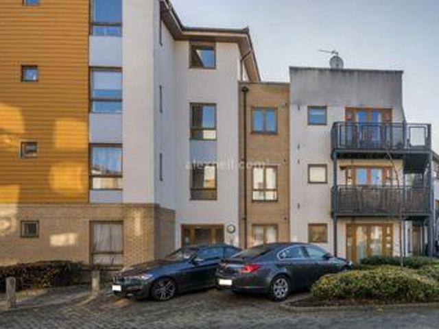2 Bedrooms Flat for sale in Harry Close, Croydon CR0