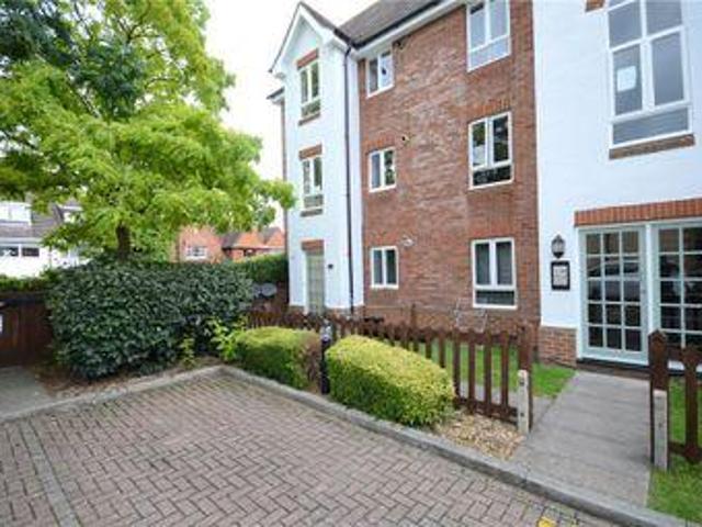 2 Bedrooms Flat for sale in Hartigan Place, Woodley, Reading RG5