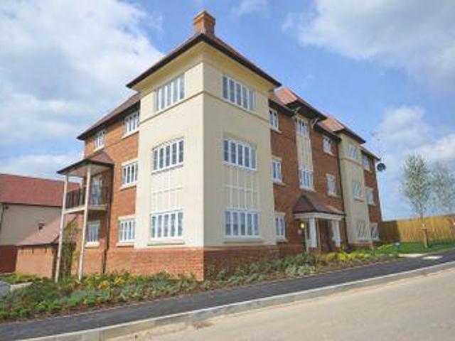 2 Bedrooms Flat for sale in Harvest Ride, Warfield RG42