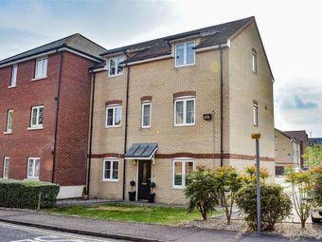 2 Bedrooms Flat for sale in Haslers Lane, Dunmow, Essex CM6