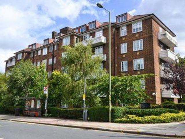2 Bedrooms Flat for sale in Heathway Court, Finchley Road, London NW3