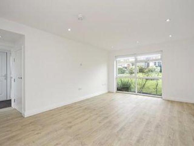 2 Bedrooms Flat for sale in Heath View, London N2