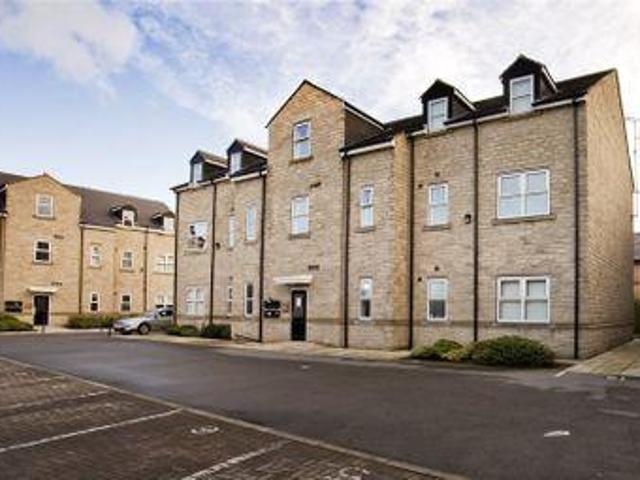 2 Bedrooms Flat for sale in Heathcliffe Court, Bruntcliffe Road, Morley, Leeds LS27