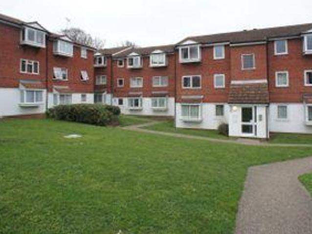 2 Bedrooms Flat for sale in Heathdene Drive, Belvedere, Kent DA17