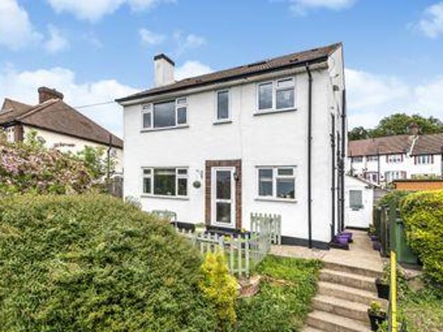 2 Bedrooms Flat for sale in Heatherbank, London SE9