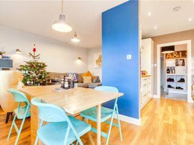 2 Bedrooms Flat for sale in Heathfield Square, Wandsworth, London SW18