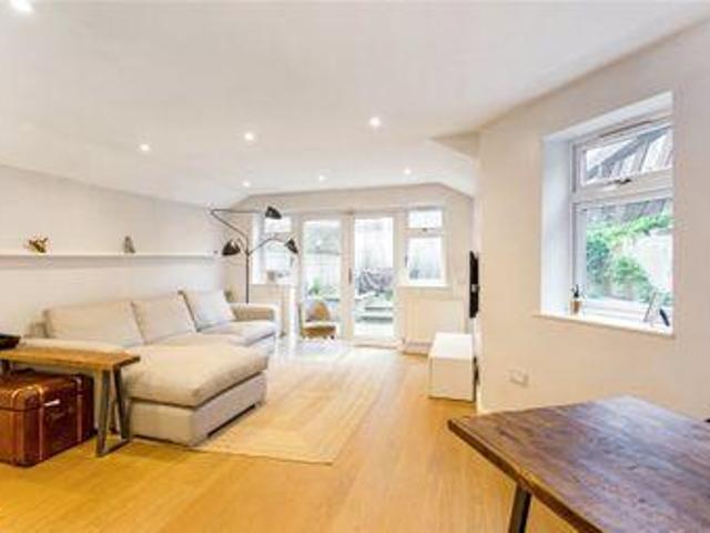 2 Bedrooms Flat for sale in Hemstal Road, London NW6