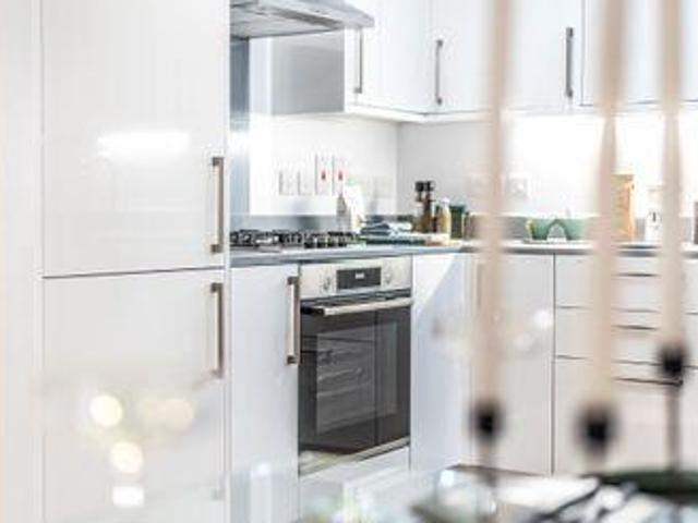 2 Bedrooms Flat for sale in Henderson Road, Croydon CR0