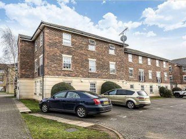 2 Bedrooms Flat for sale in Henry Bird Way, Southbridge, Northampton NN4