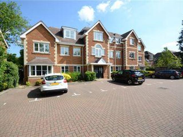 2 Bedrooms Flat for sale in Heron Court, Yorktown Road, Sandhurst GU47