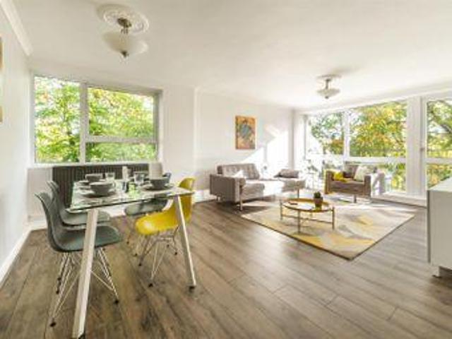 2 Bedrooms Flat for sale in Hermitage Walk, London E18