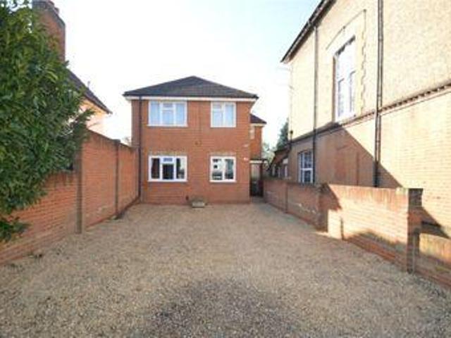 2 Bedrooms Flat for sale in Hersham Road, Walton On Thames, Surrey, United Kingdom KT12