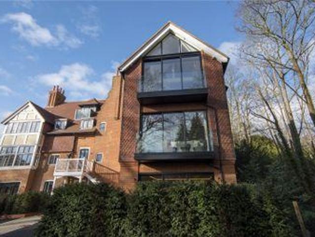 2 Bedrooms Flat for sale in Hitherbury House, 97 Portsmouth Road, Guildford, Surrey GU2