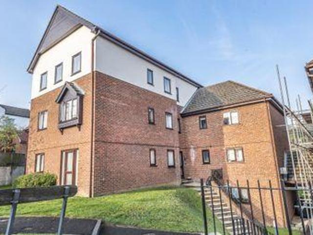 2 Bedrooms Flat for sale in High Wycombe, Buckinghamshire HP13
