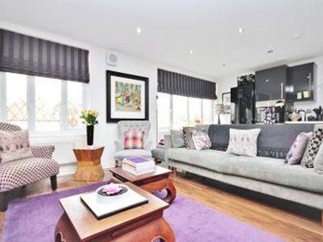 2 Bedrooms Flat for sale in High Road, Chadwell Heath RM6