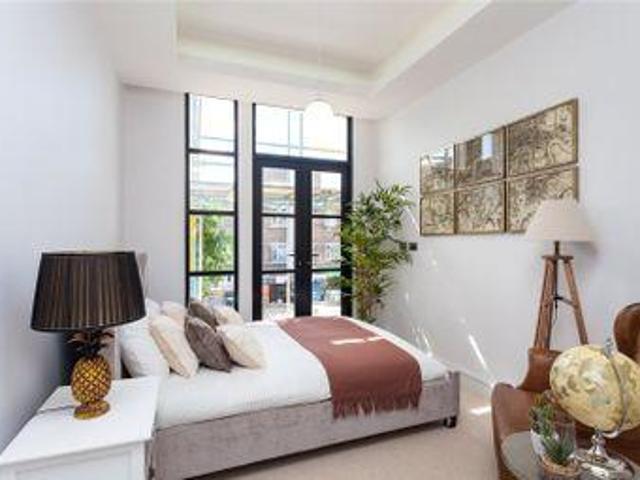 2 Bedrooms Flat for sale in High Road, Finchley, London N12