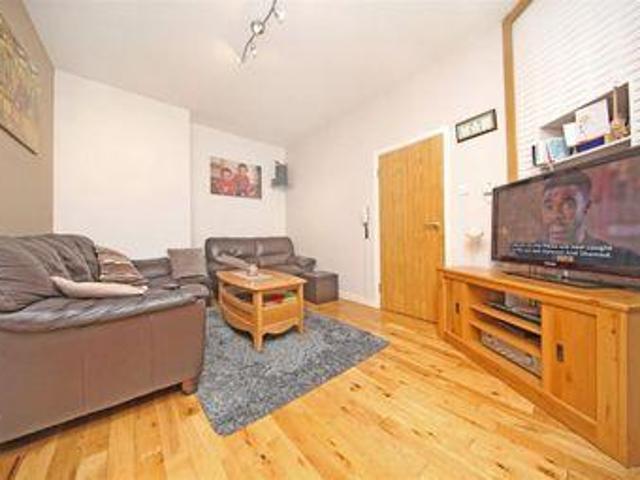 2 Bedrooms Flat for sale in High Road, London N12