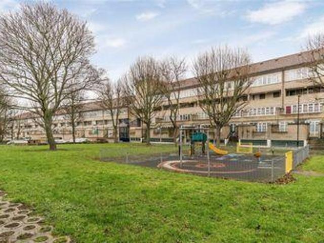 2 Bedrooms Flat for sale in High Road, London N17
