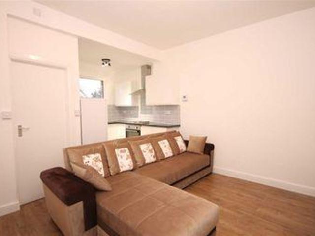 2 Bedrooms Flat for sale in High Road, London N17