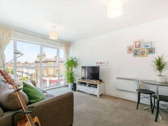 2 Bedrooms Flat for sale in High Street, Colliers Wood SW19
