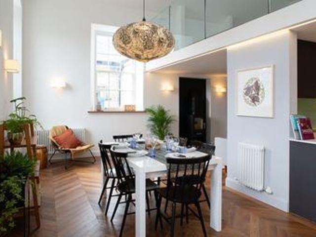 2 Bedrooms Flat for sale in High Street, Kinross KY13