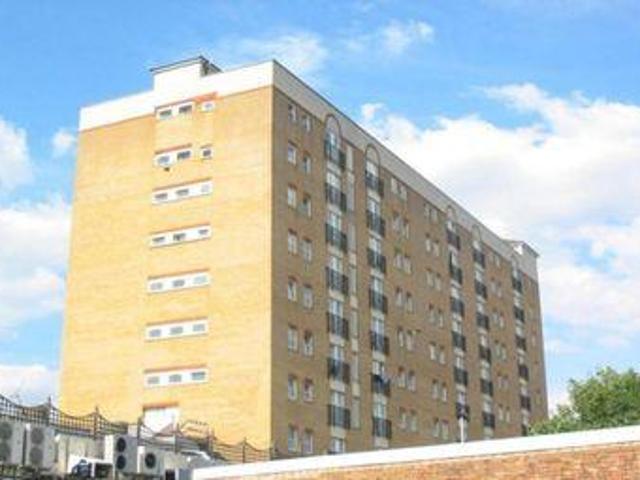 2 Bedrooms Flat for sale in High Street, Hounslow TW3