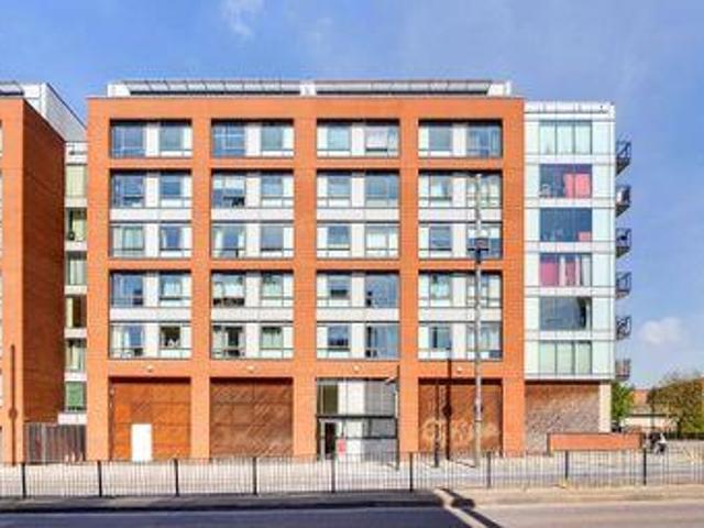 2 Bedrooms Flat for sale in High Street, London E15