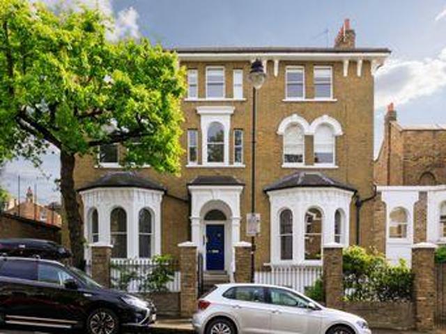2 Bedrooms Flat for sale in Highbury Hill, London N5